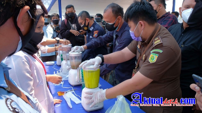 Lagi, Polda Riau Musnahkan Ratusan Kilogram Shabu Dan Ribuan Butir Pil ... Lagi, Polda Riau Musnahkan Ratusan Kilogram Shabu Dan Ribuan Butir Pil ...